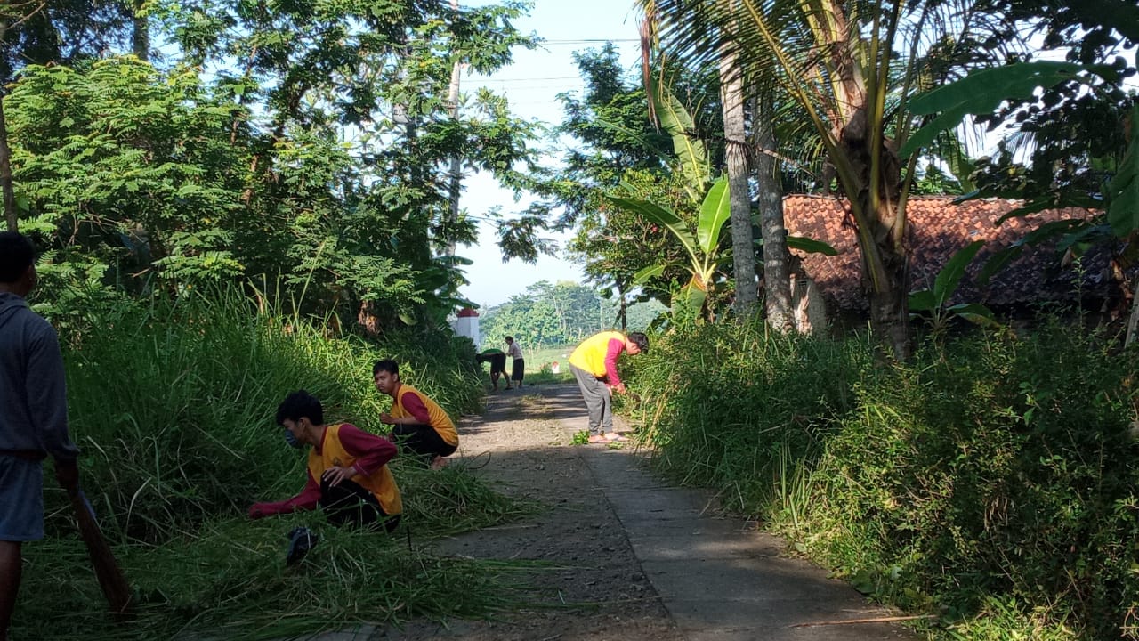 KKN-T UMP Wujudkan Kepedulian Lingkungan Melalui Kerja Bakti Bersama ...